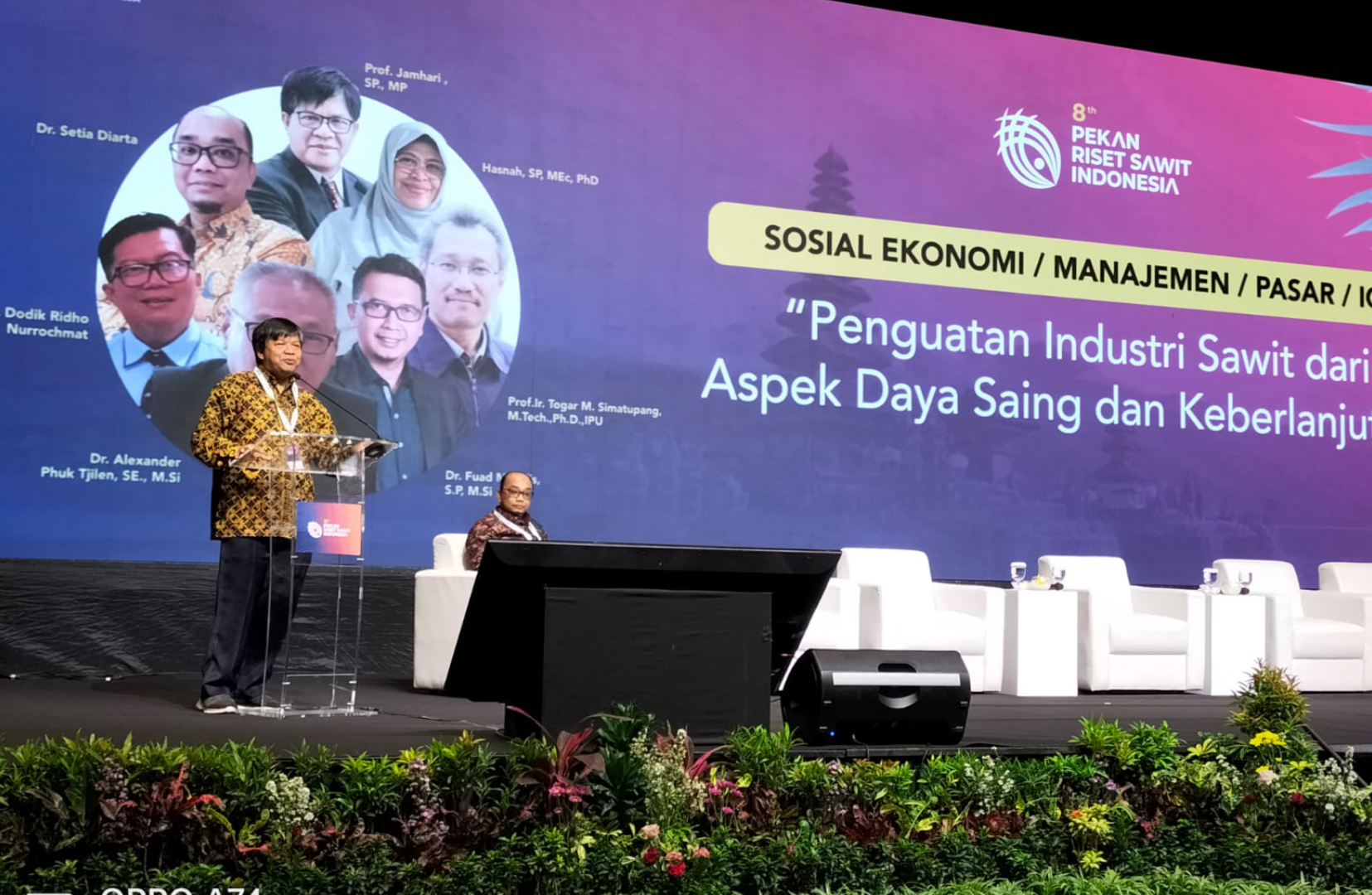 Guru Besar Departemen Sosek UGM Menjadi Narasumber di Pekan Riset Sawit ...