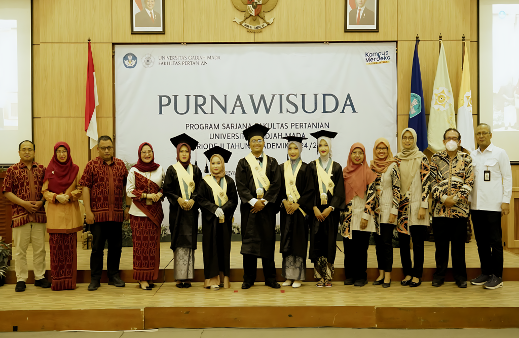 Wisuda Program Sarjana Periode II T.A. 2024/2025 Fakultas Pertanian UGM – sosek.faperta.ugm.ac.id